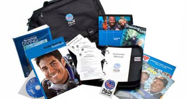 Rescue Diver Manual & the Accident Management Slate | PADI Materials
